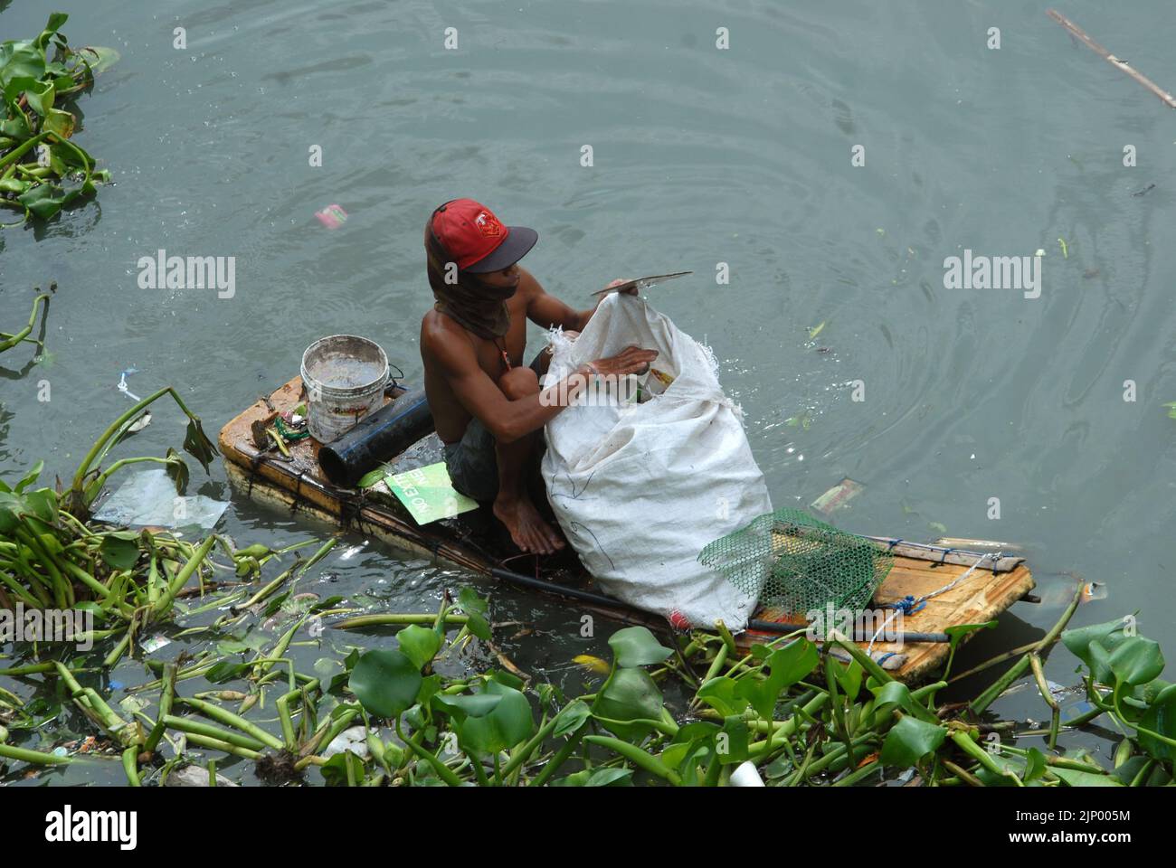 Man collecting bottles on a home made raft, Pasig River, Manila Stock ...