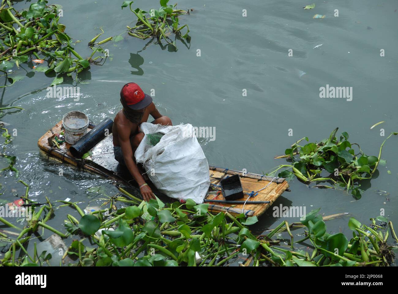Man collecting bottles on a home made raft, Pasig River, Manila Stock ...