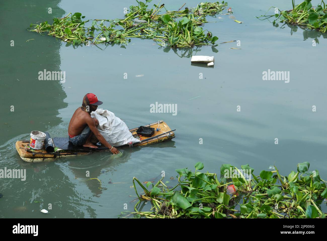 Man collecting bottles on a home made raft, Pasig River, Manila Stock ...