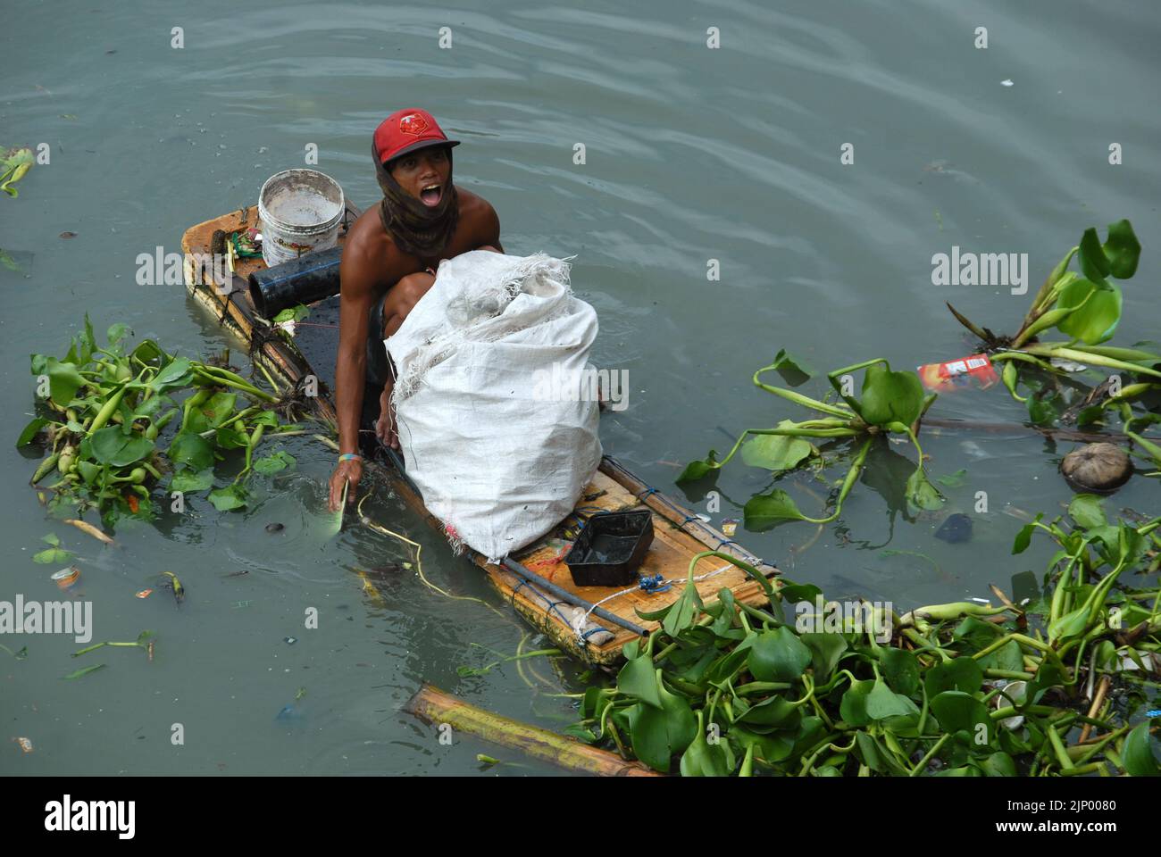 Man collecting bottles on a home made raft, Pasig River, Manila Stock ...