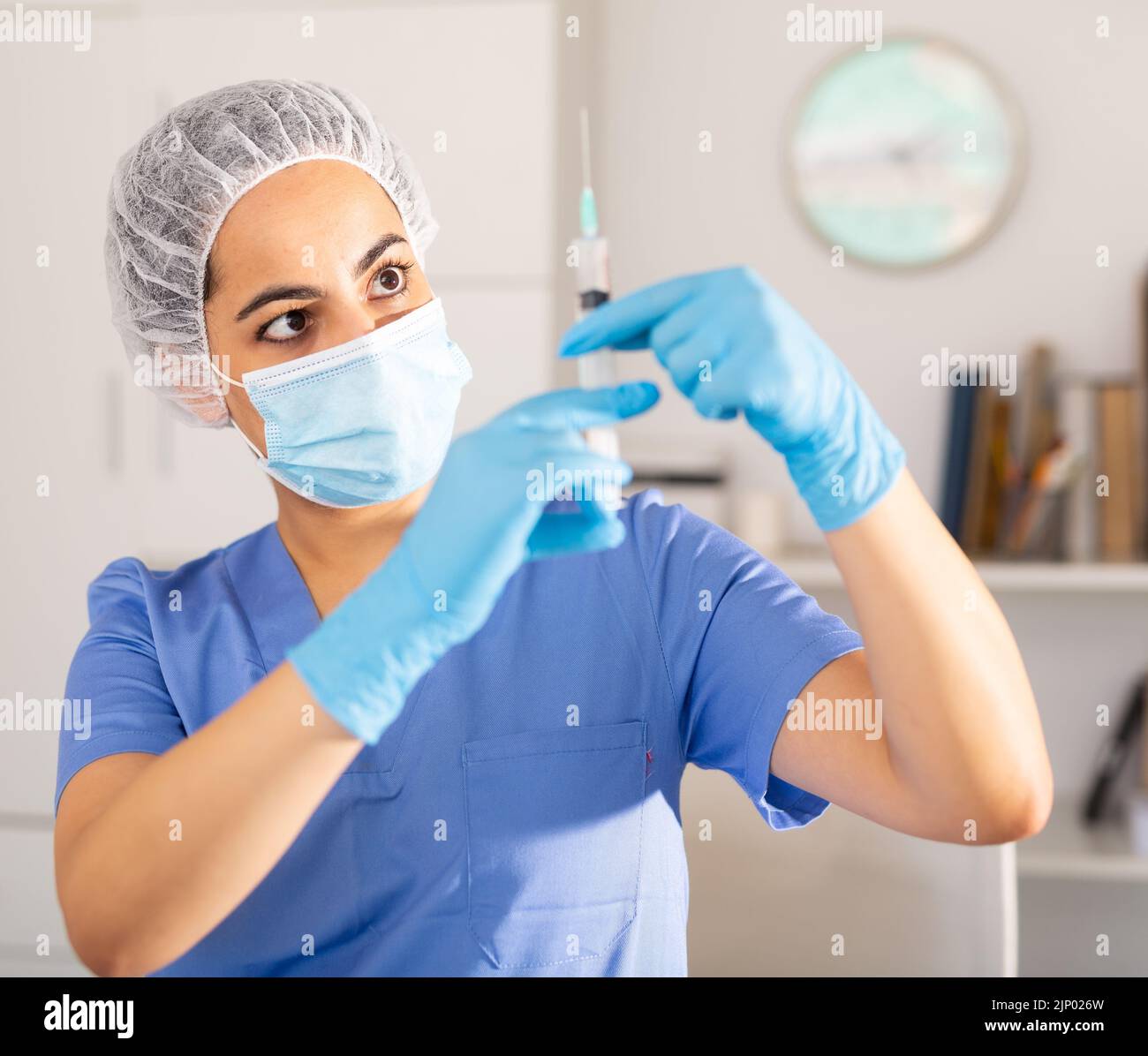 Female doctor preparing syringe for injection Stock Photo - Alamy
