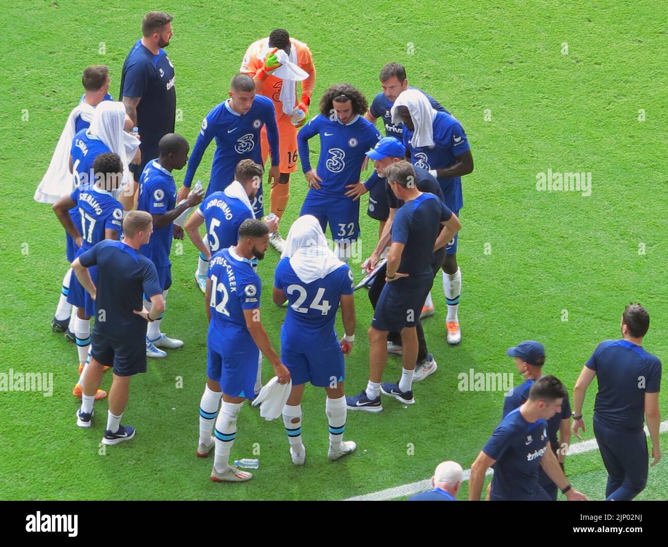 Chelsea, London, UK. 14th Aug, 2022. Chelsea FC players take a ' water ...