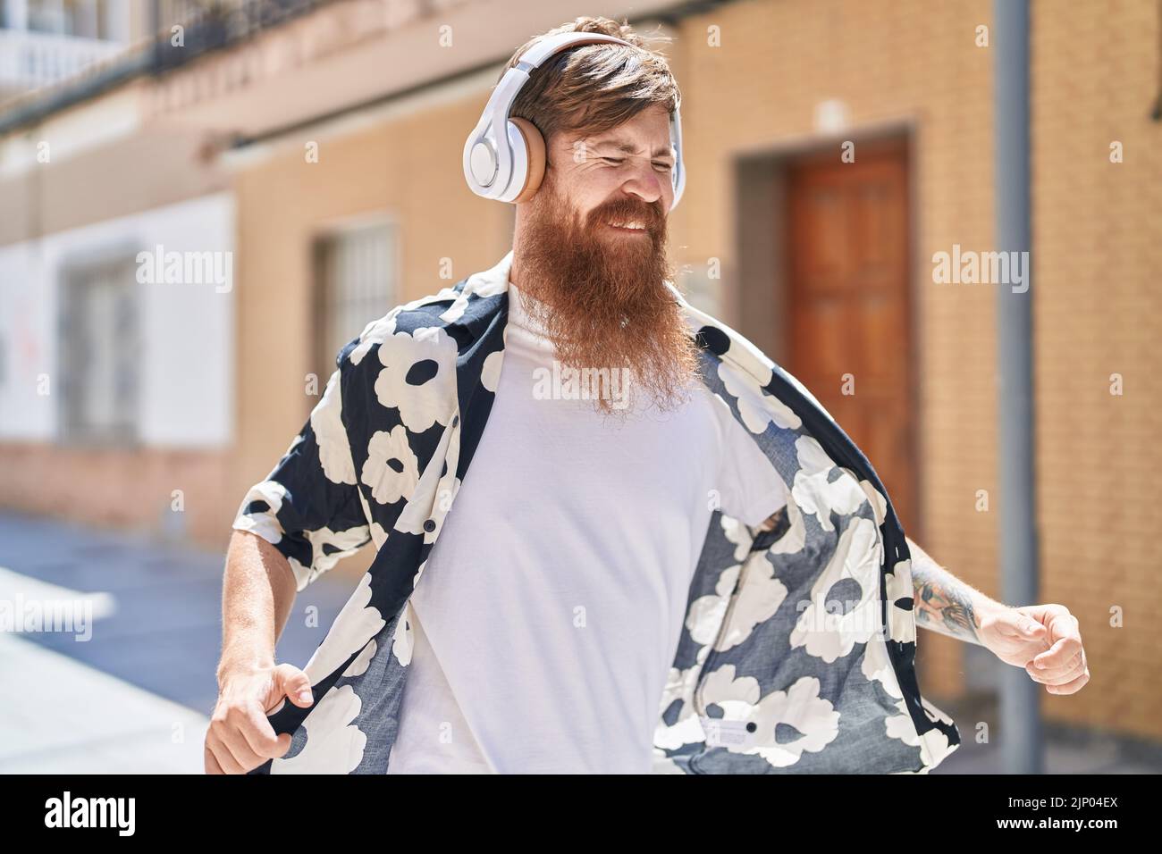 Redhead irish man listening hi-res stock photography and images - Alamy