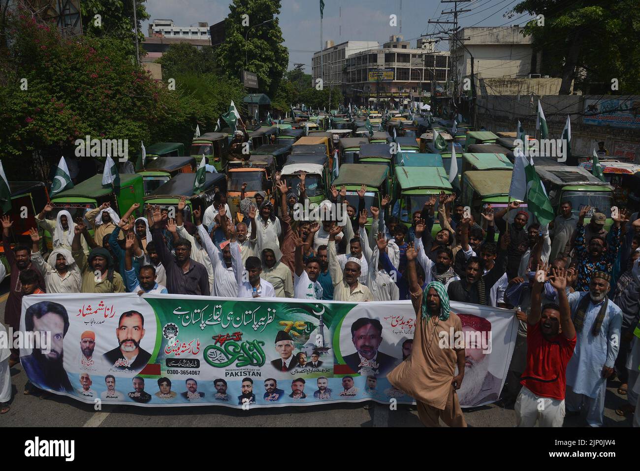 Pakistani people take a part in the 75th Independence day celebrations ...