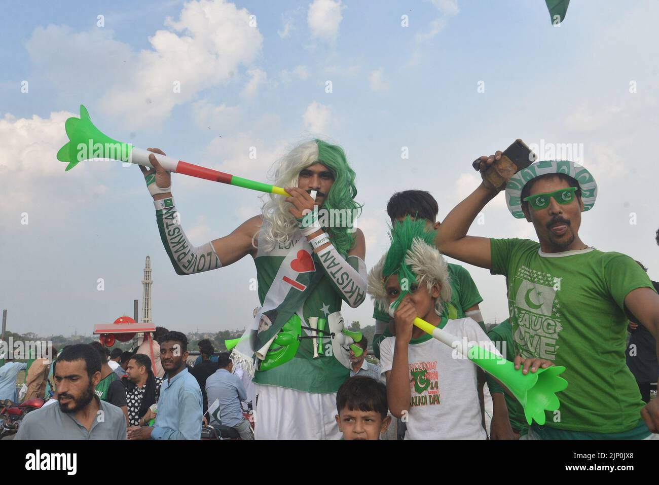 Pakistani people take a part in the 75th Independence day celebrations ...