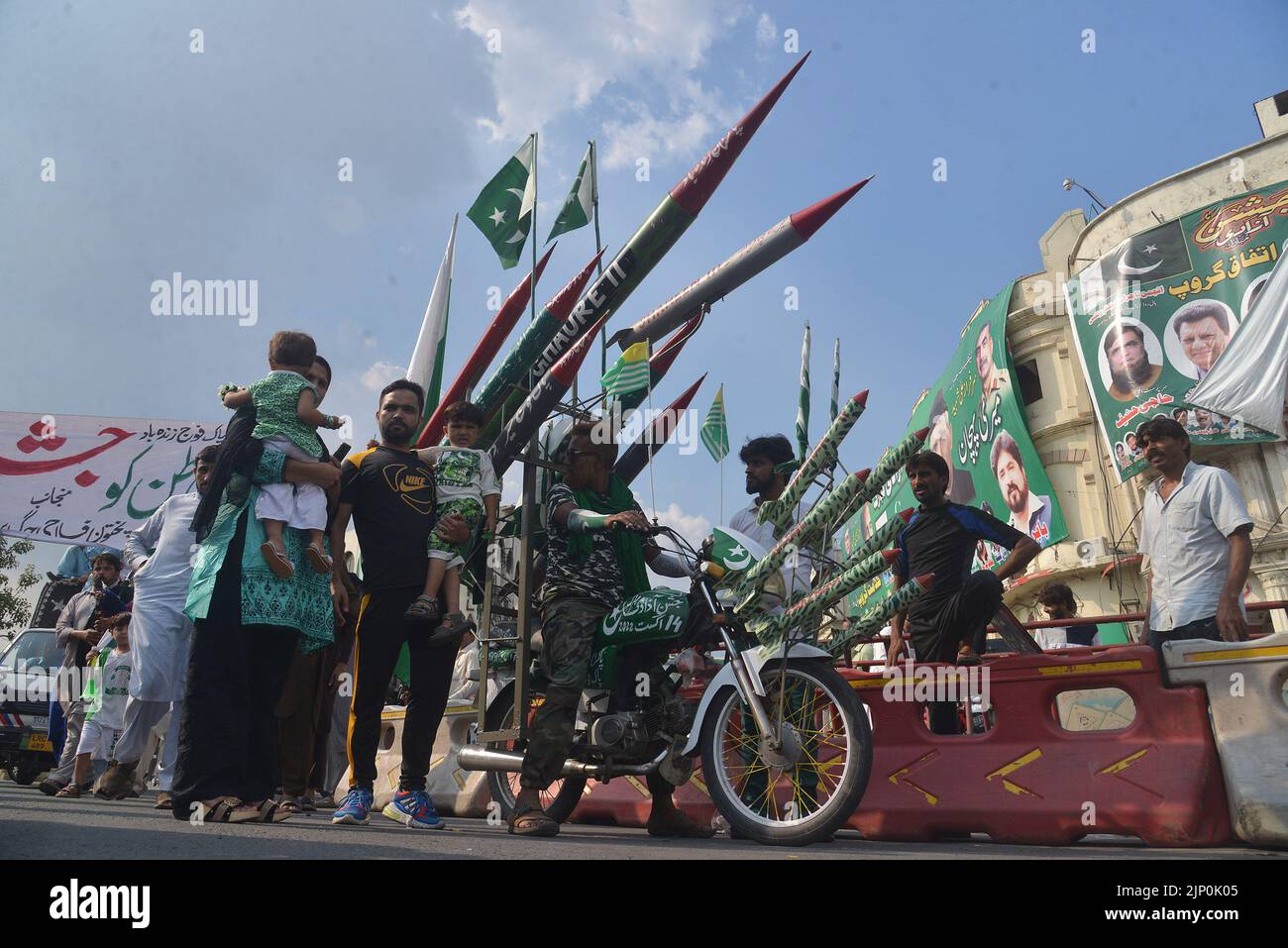 Pakistani people take a part in the 75th Independence day celebrations ...