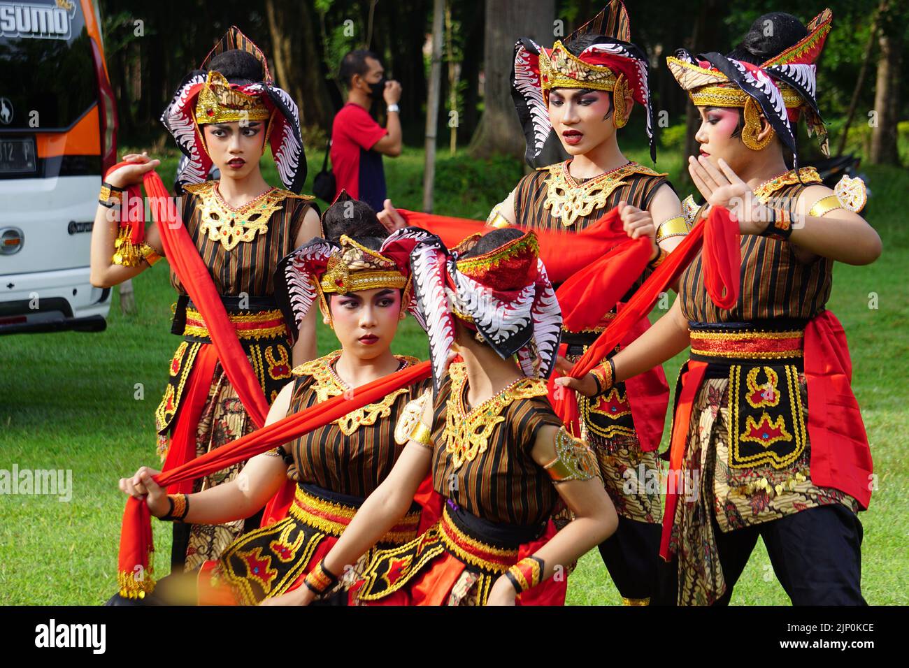 Indonesian dancers with traditional costumes are ready to perform to ...