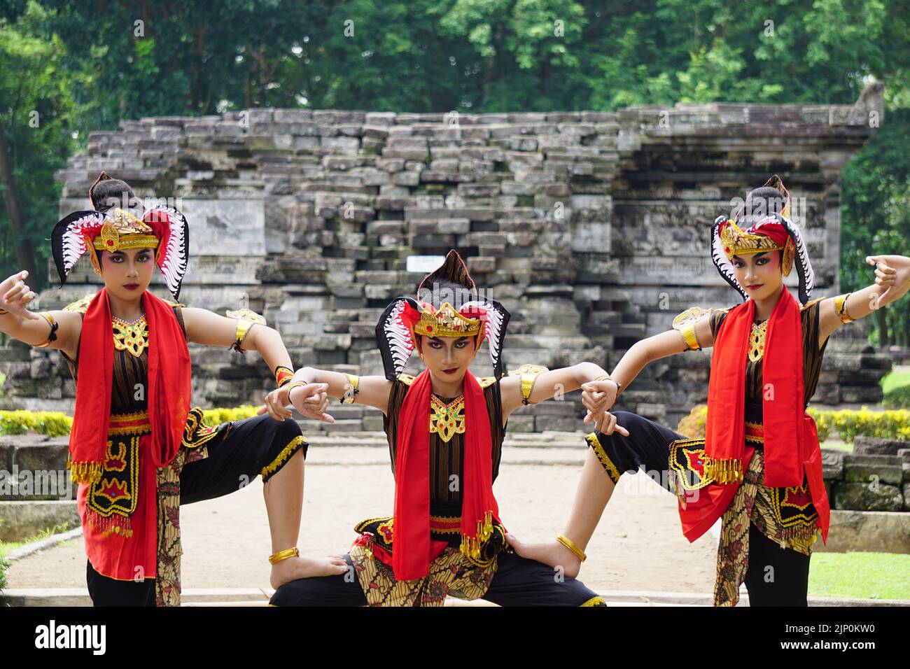 Indonesian dancers with traditional costumes are ready to perform to ...