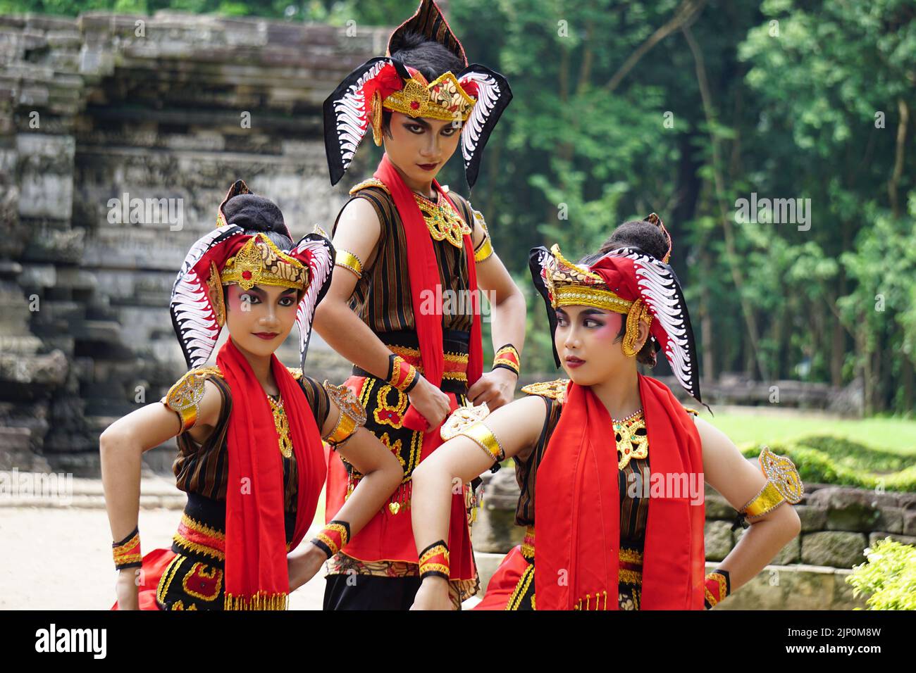 Indonesian dancers with traditional costumes are ready to perform to ...