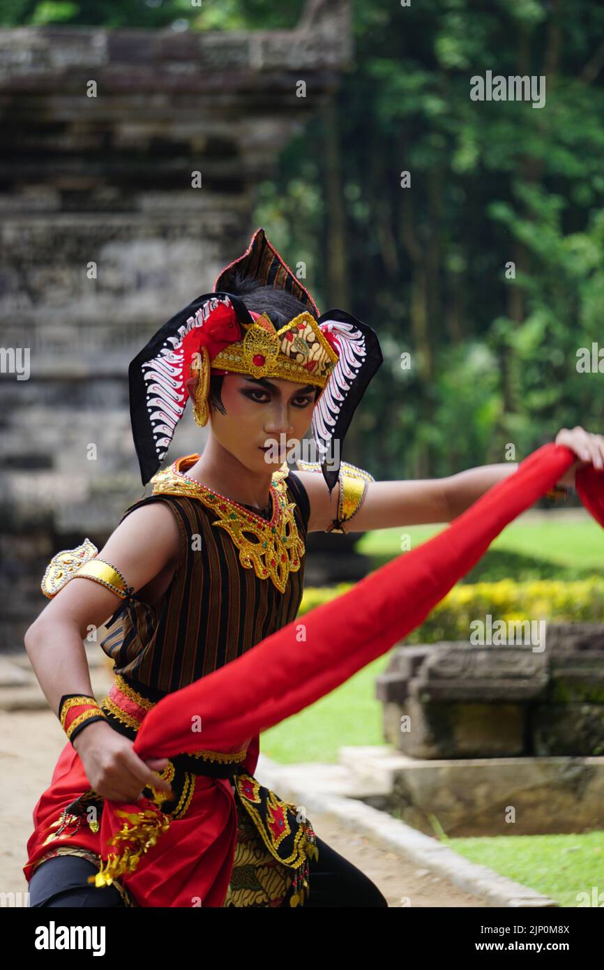 Indonesian dancers with traditional costumes are ready to perform to ...