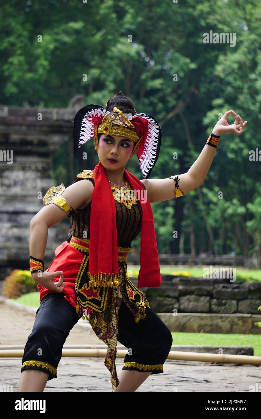 Indonesian dancers with traditional costumes are ready to perform to ...