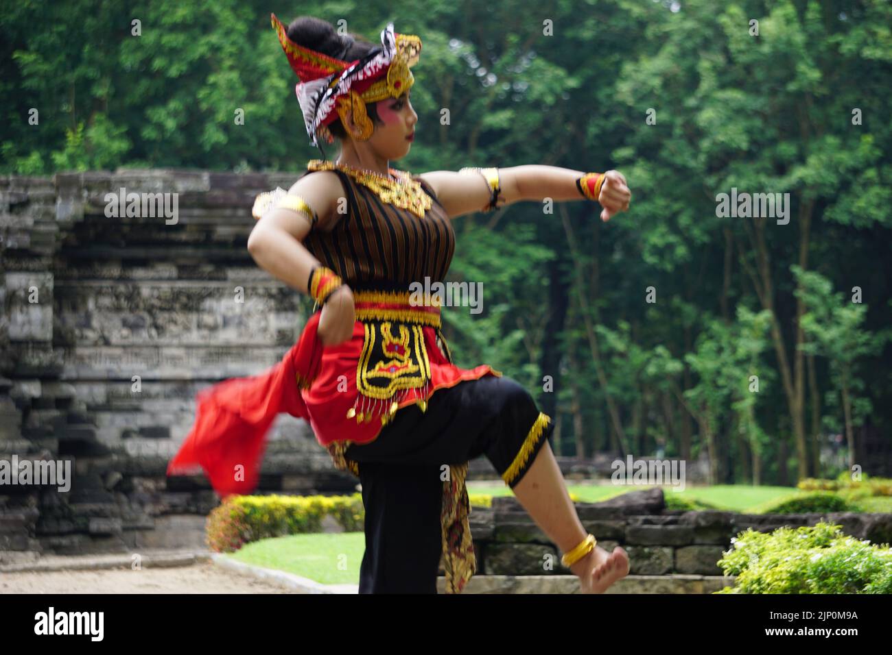 Indonesian dancers with traditional costumes are ready to perform to ...