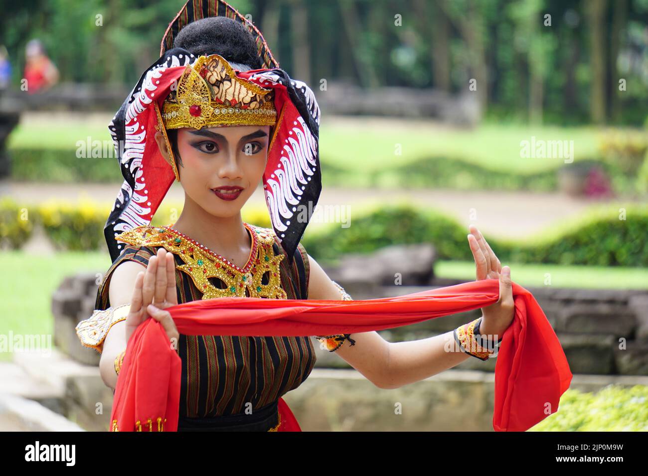 Indonesian dancers with traditional costumes are ready to perform to ...