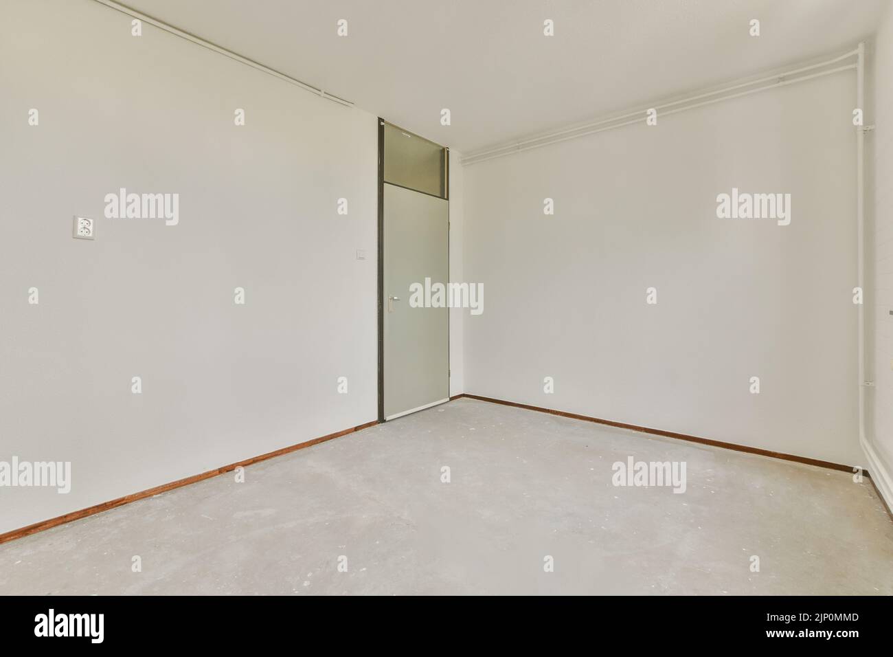 A cozy and spacious empty room in a luxury house Stock Photo - Alamy