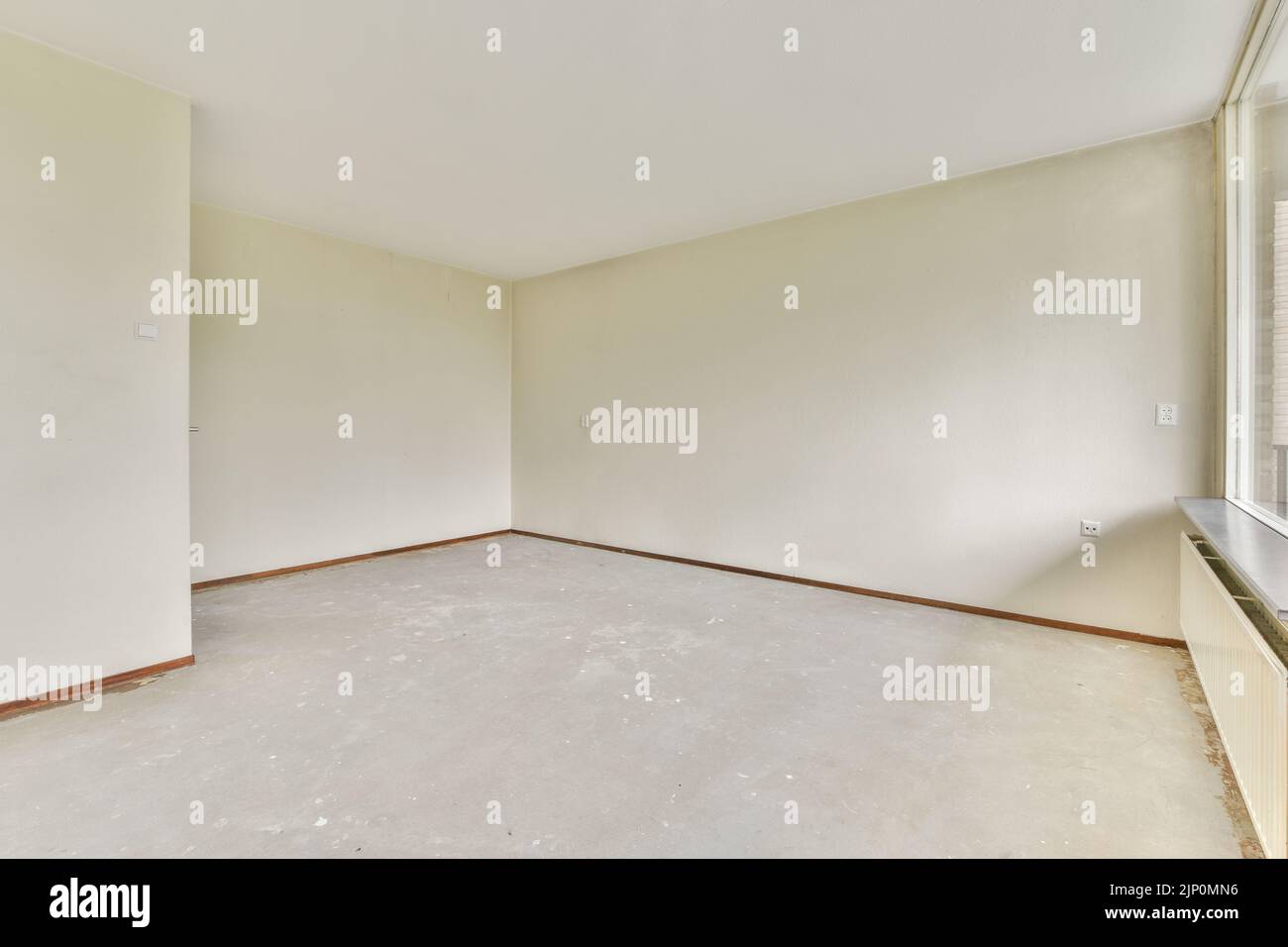 A cozy and spacious empty room in a luxury house Stock Photo - Alamy