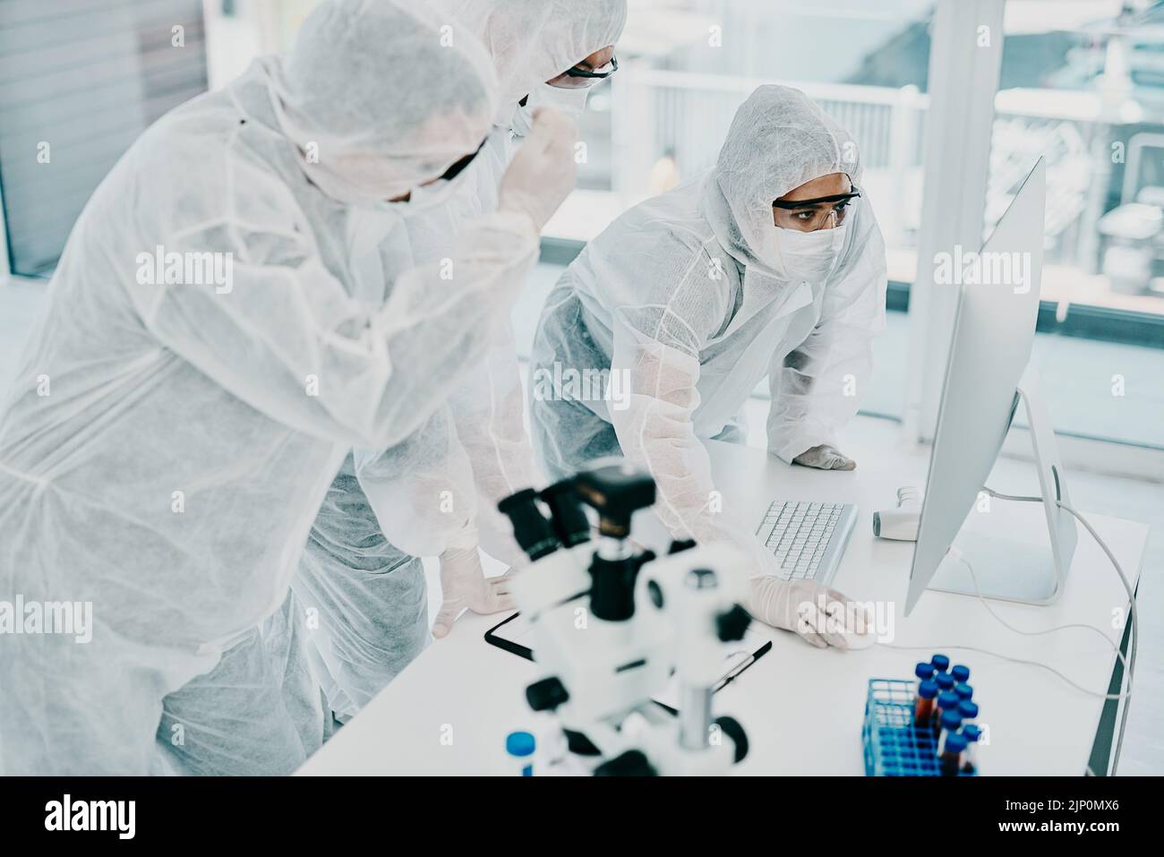 Doctor dressed in hazmat hi-res stock photography and images - Alamy