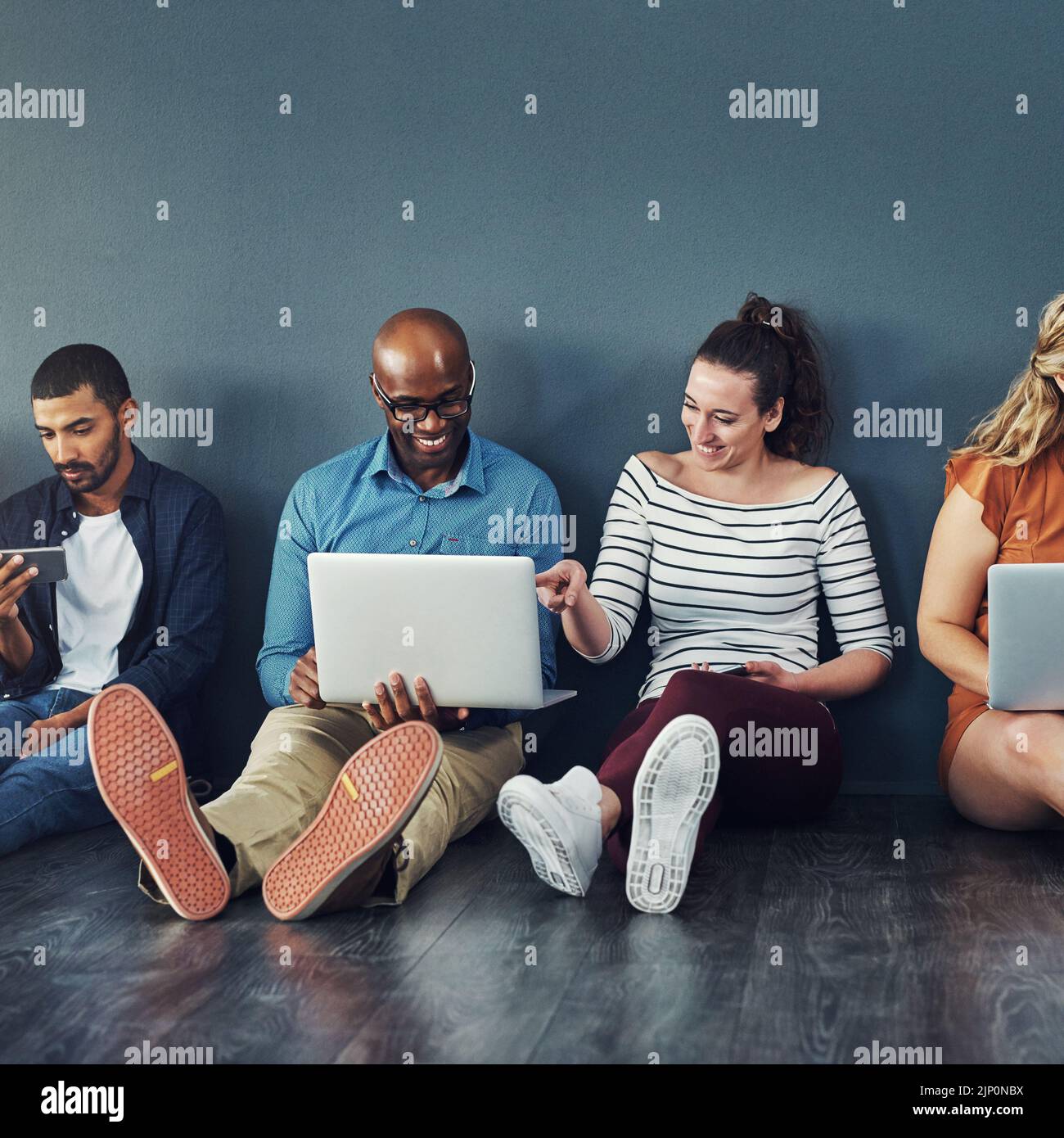 Office row people computer hi-res stock photography and images - Alamy