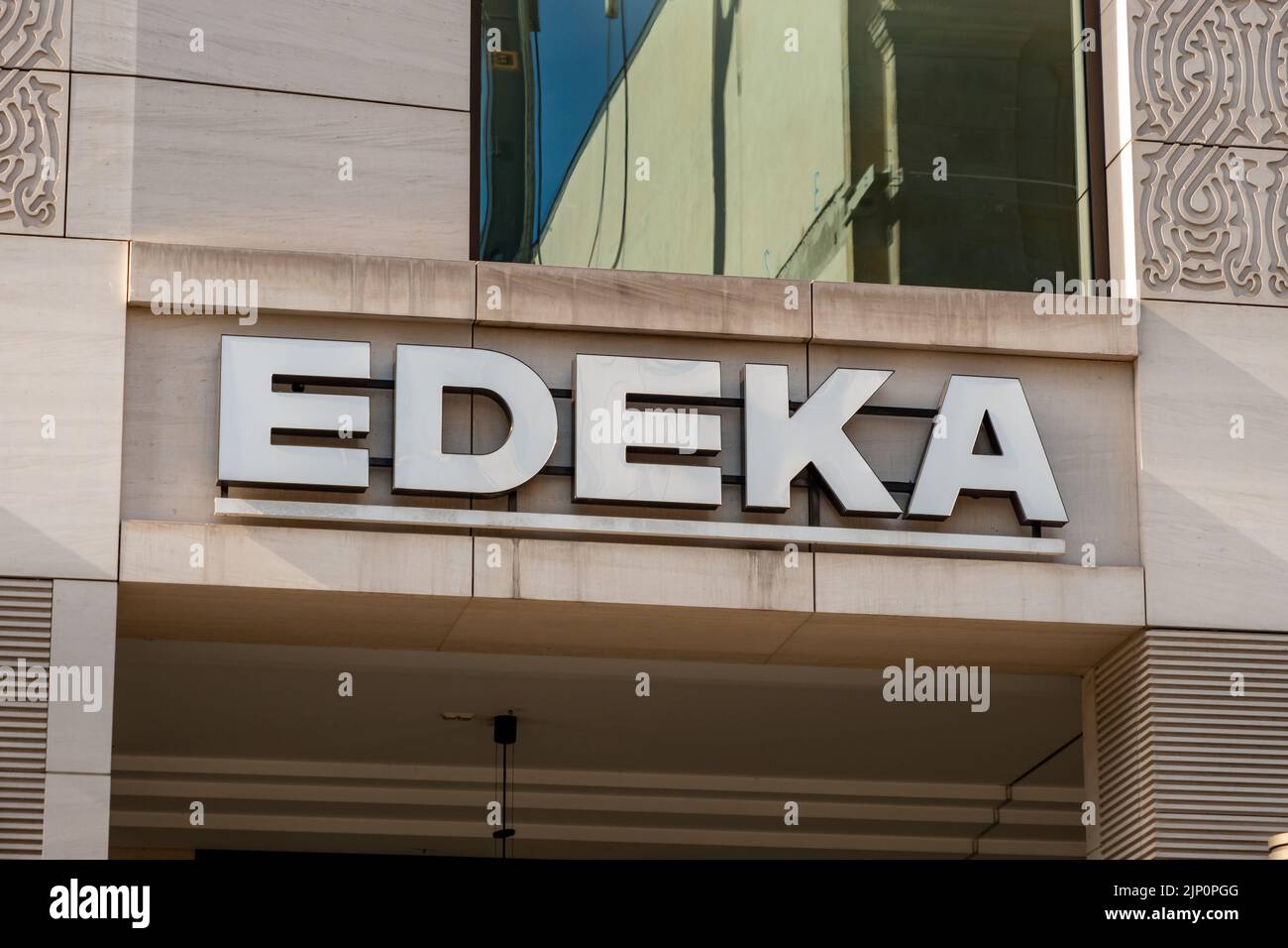 Supermarket logo store facade hi-res stock photography and images - Alamy