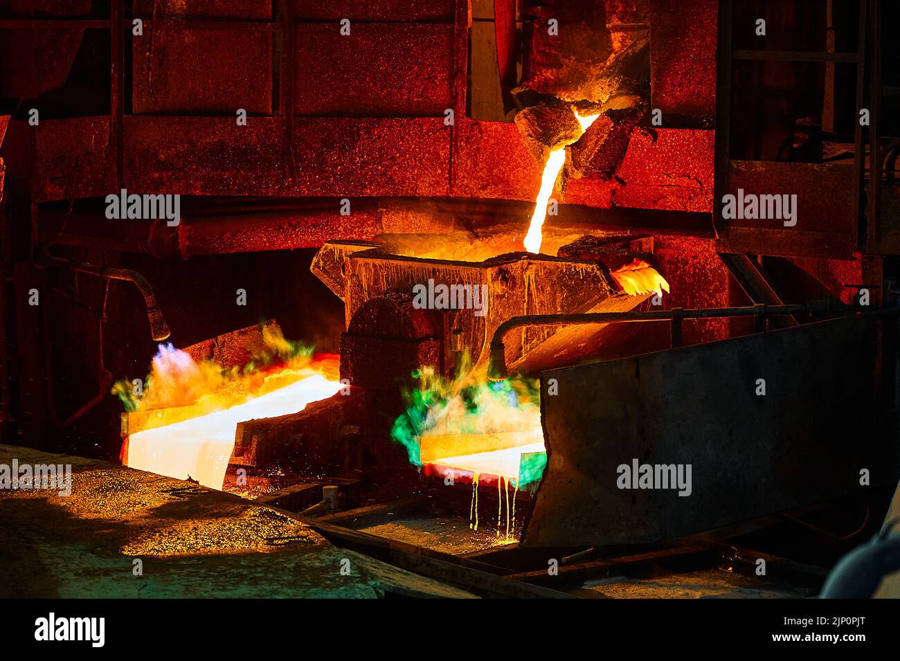 Liquid copper hi-res stock photography and images - Alamy