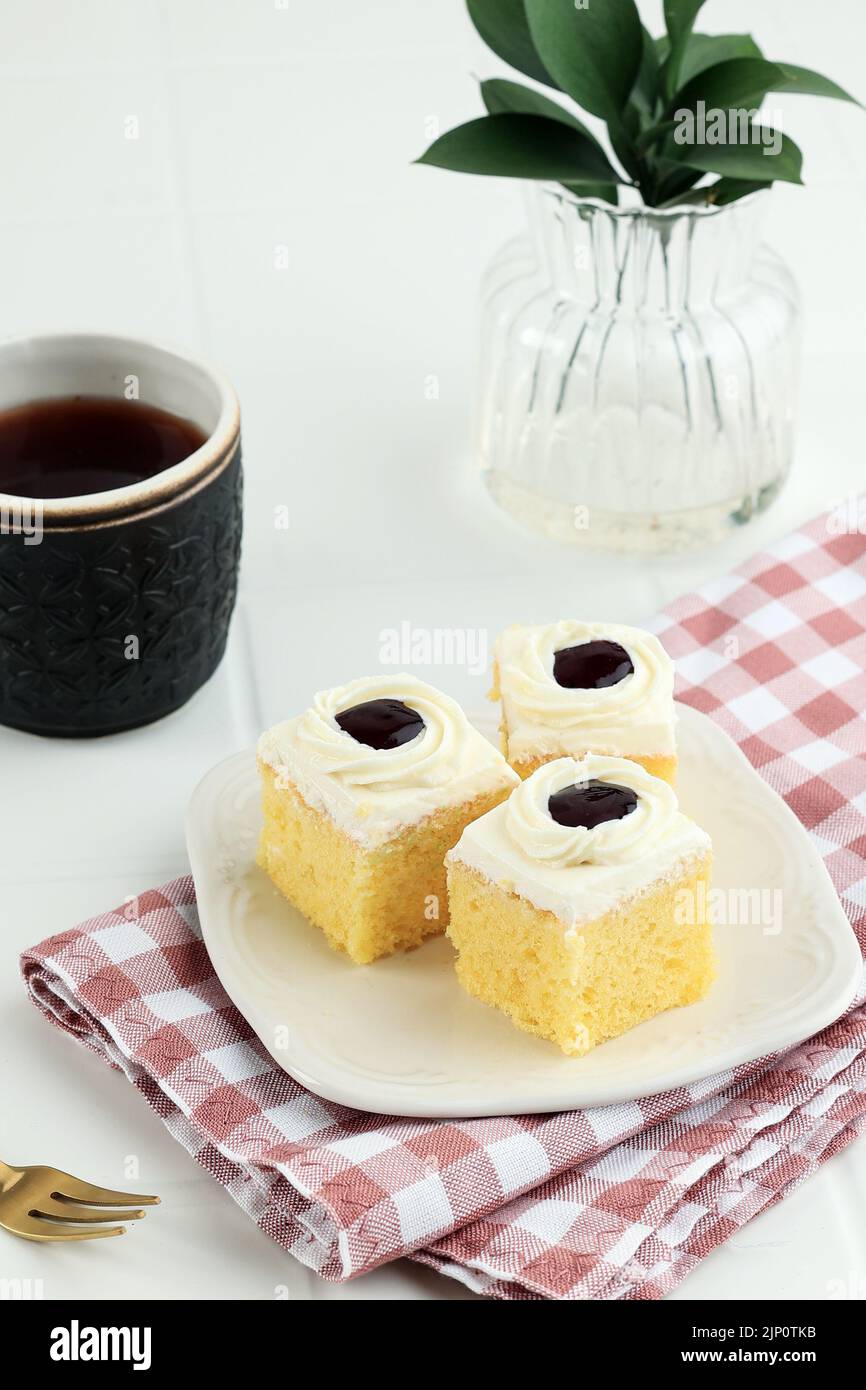 Bluberry topping hi-res stock photography and images - Alamy