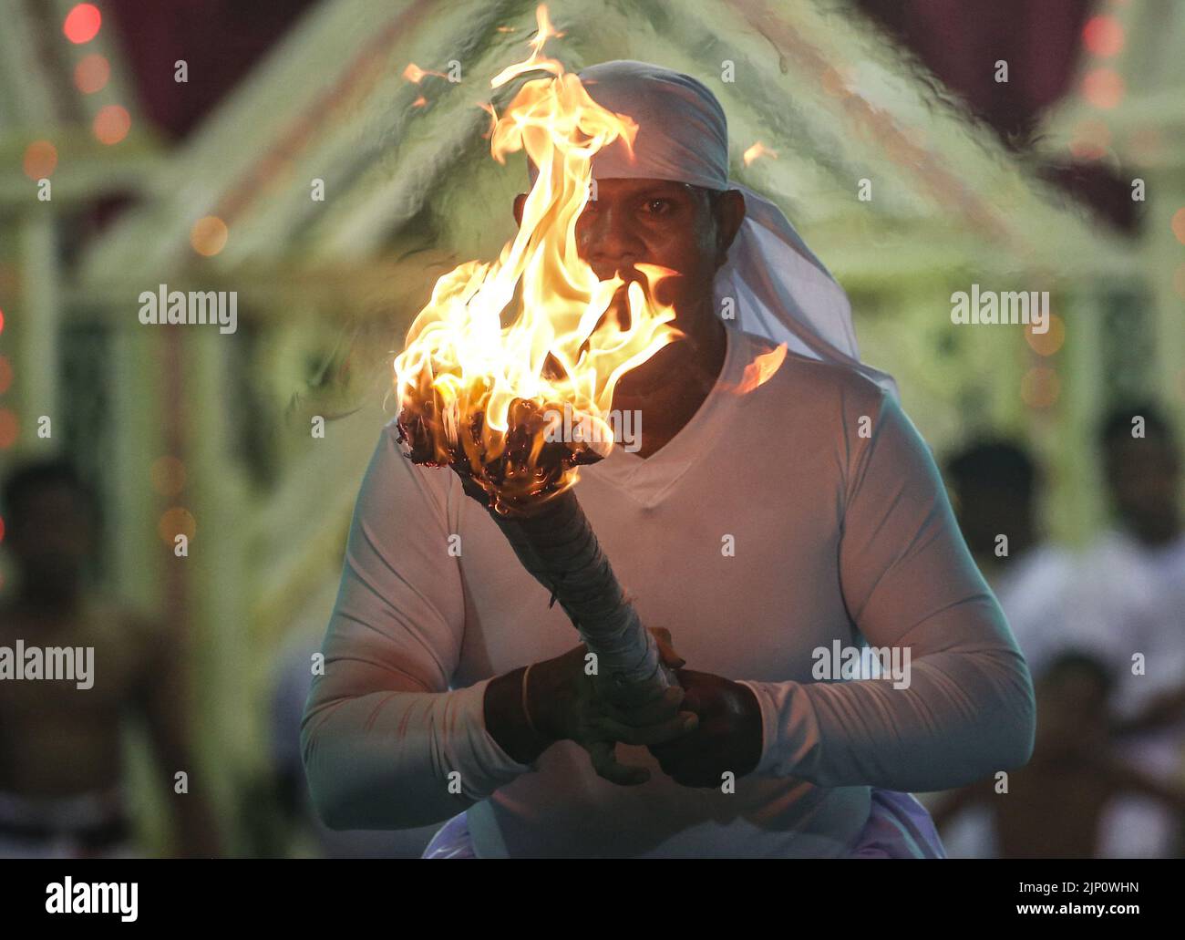Colombo, Sri Lanka. 14th Aug, 2022. A Sri Lankan traditional dancer ...