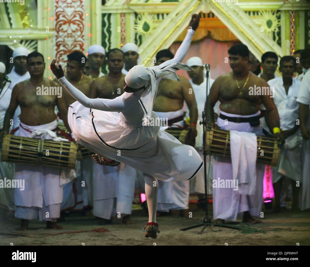 Colombo, Sri Lanka. 13th Aug, 2022. A Sri Lankan traditional dancer ...
