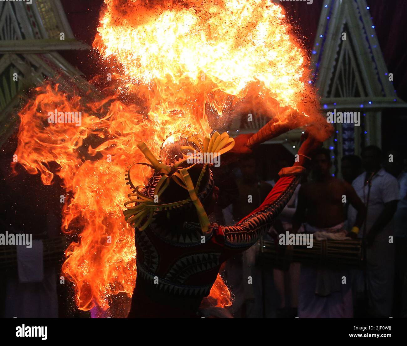 Colombo, Sri Lanka. 14th Aug, 2022. A Sri Lankan traditional dancer ...