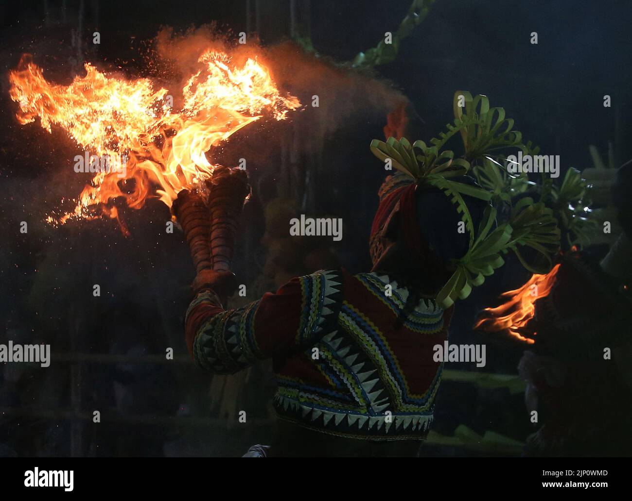 Colombo, Sri Lanka. 14th Aug, 2022. A Sri Lankan traditional dancer ...