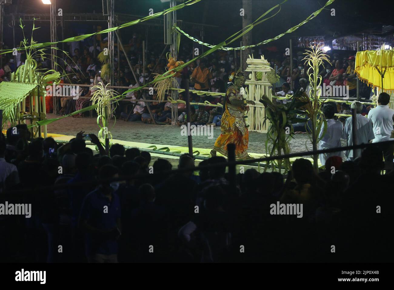 Colombo, Sri Lanka. 14th Aug, 2022. A Sri Lankan traditional dancer ...