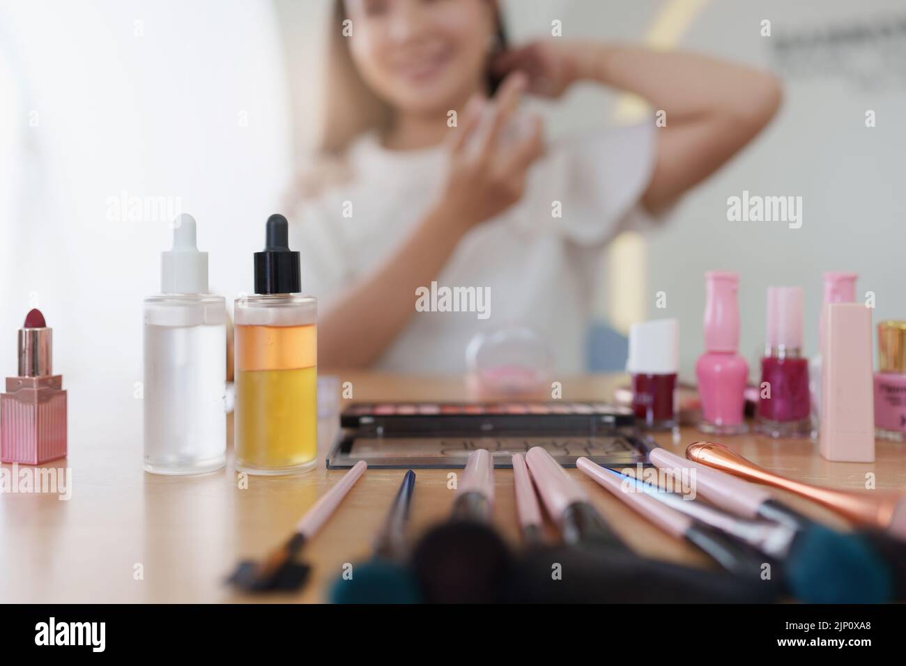 Professional beauty make up artist vlogger live stream makeup tutorial ...