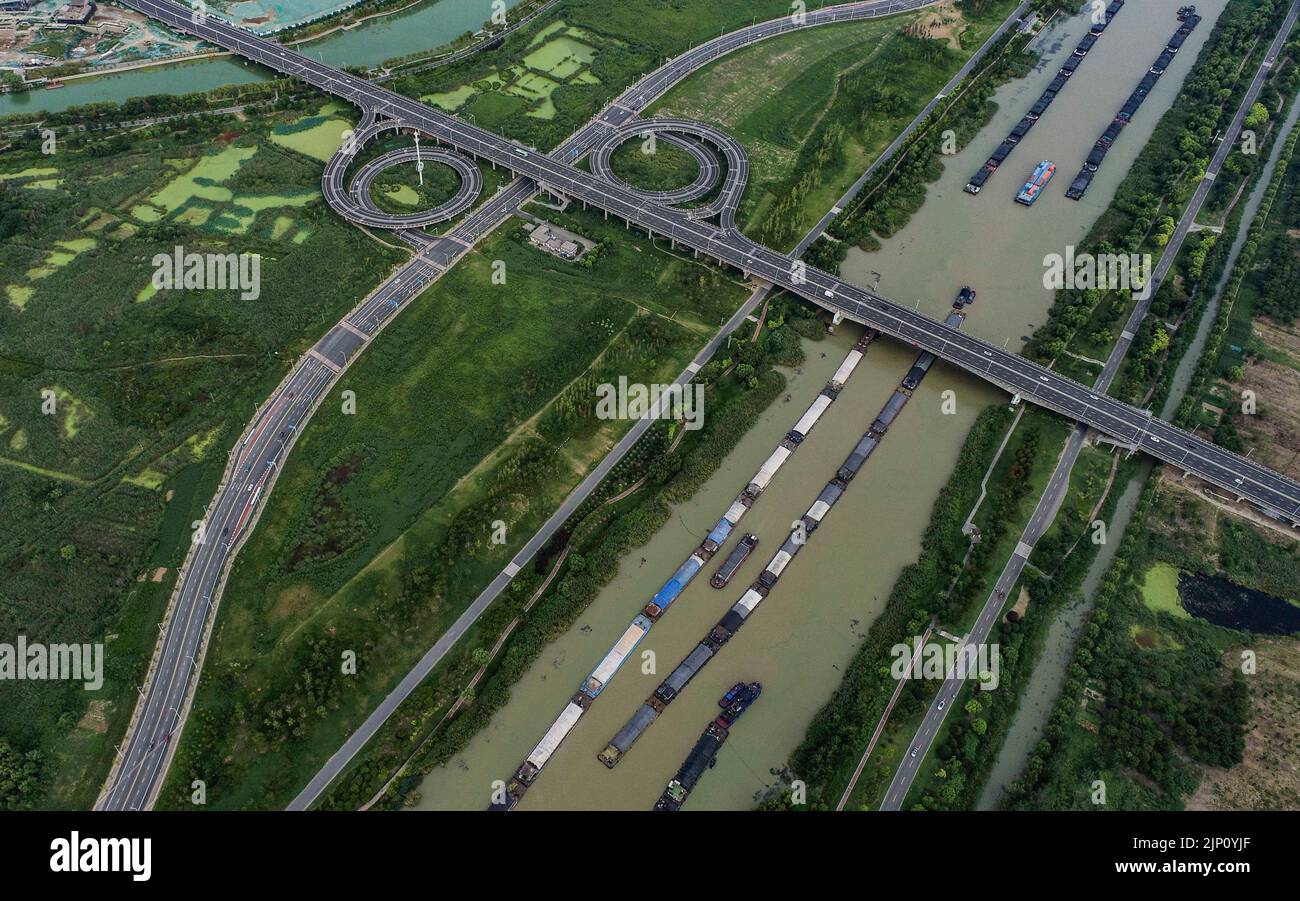 China ships grand canal hi-res stock photography and images - Alamy