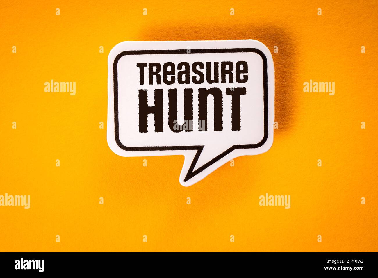Treasure hunt. Text on speech bubble. Yellow background Stock Photo - Alamy