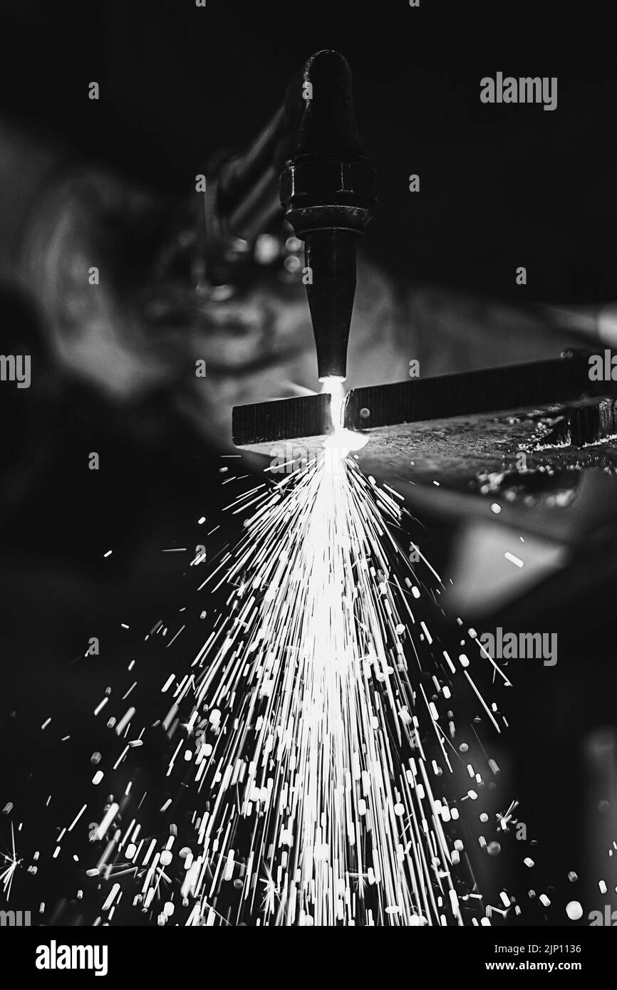 Welder cutting metal in hi-res stock photography and images - Alamy