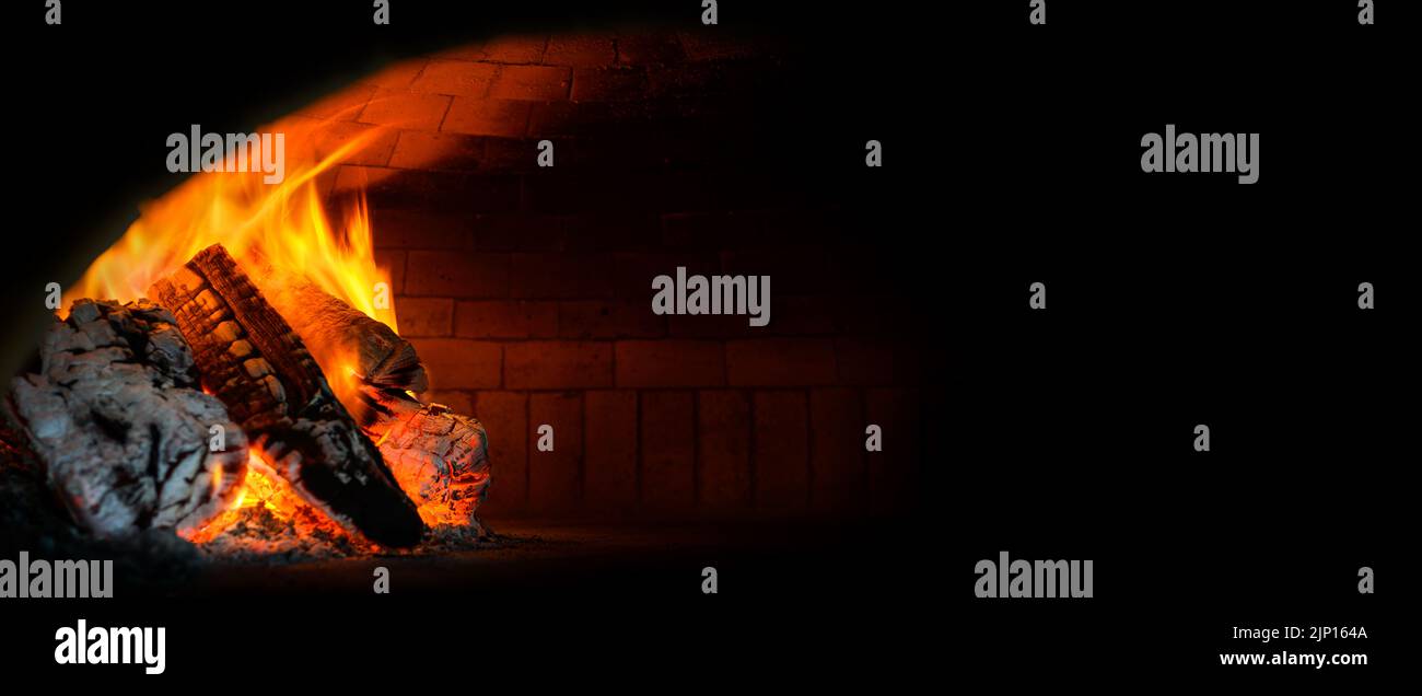 Wood fire in traditional bread hi-res stock photography and images - Alamy