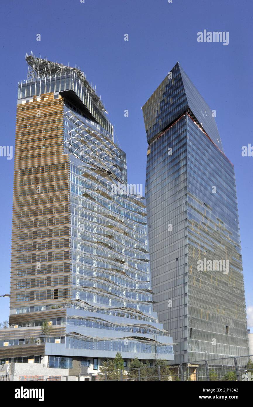 FRANCE. PARIS (75) 13TH ARR. LEFT BANK. ZAC MASSENA-BRUNESEAU. THE DUO ...