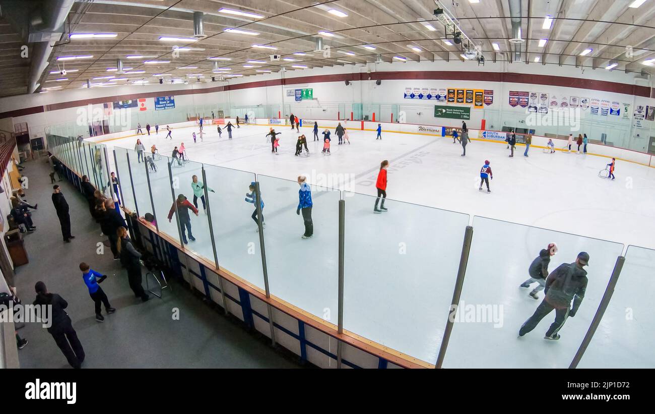 Public ice skating session hi-res stock photography and images - Alamy