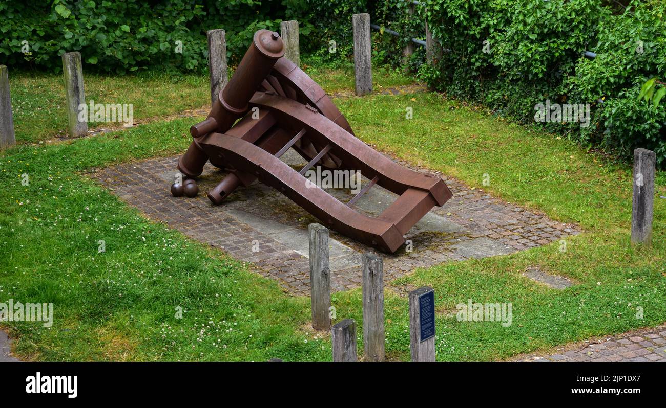 Chester, UK: Jul 3, 2022: A replica English Civil War cannon at Morgans ...