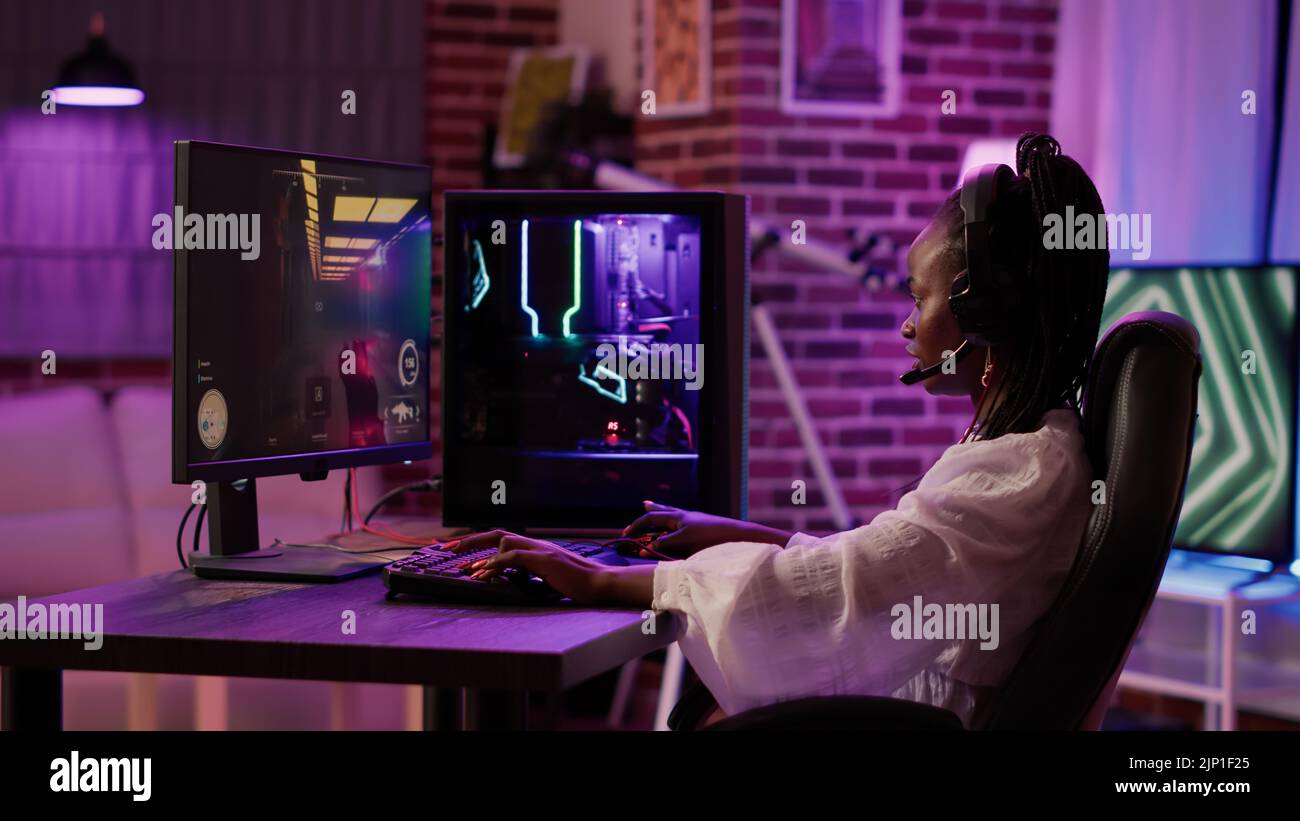 Streamer desk setup hi-res stock photography and images - Alamy