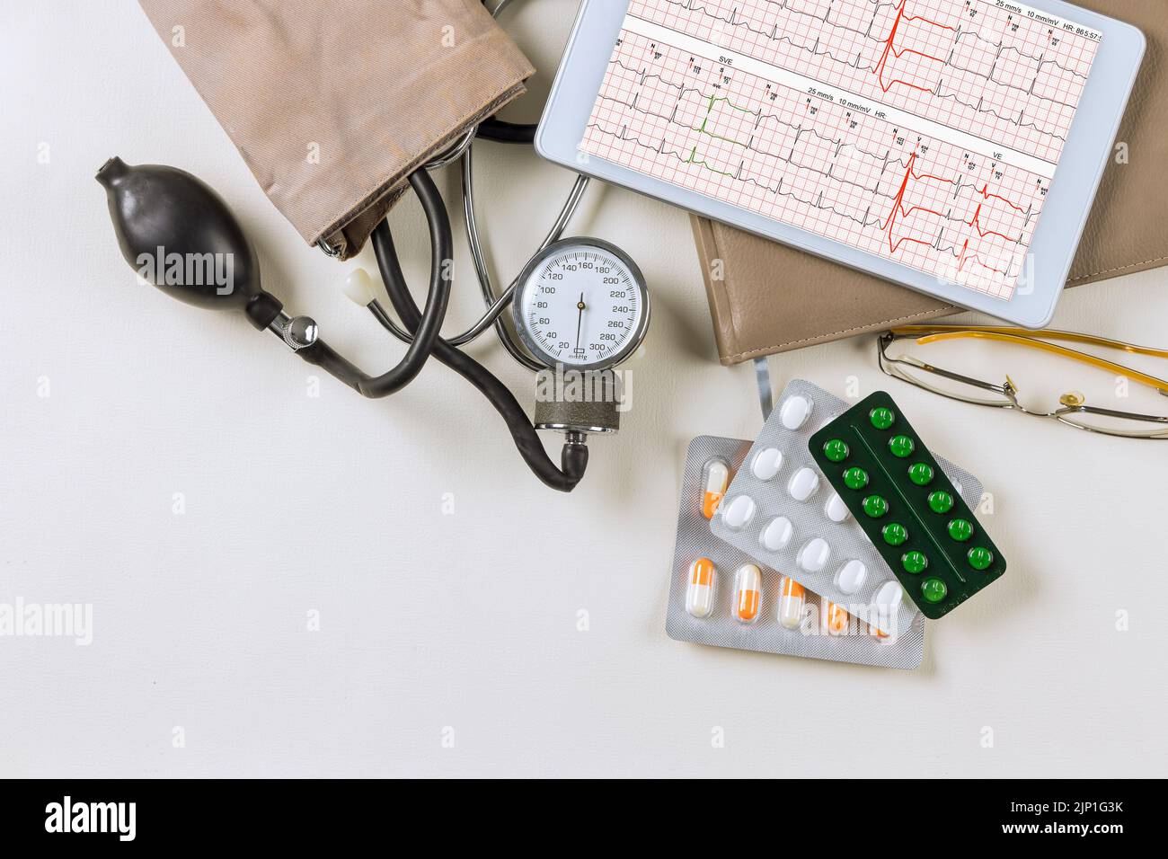 blood pressure meter, cardiology, pulse trace, blood pressure meters ...