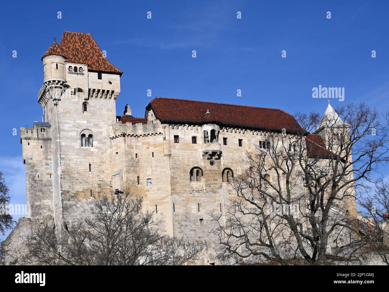 Defensive walls lower castle hi-res stock photography and images - Alamy