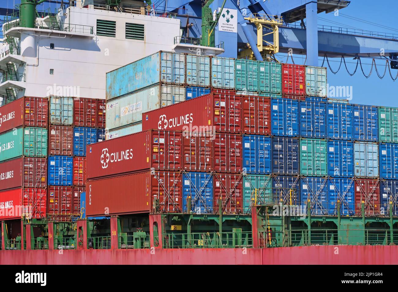 Stacked containers on the Chinese ship Ren Jian 25, docked in the port ...