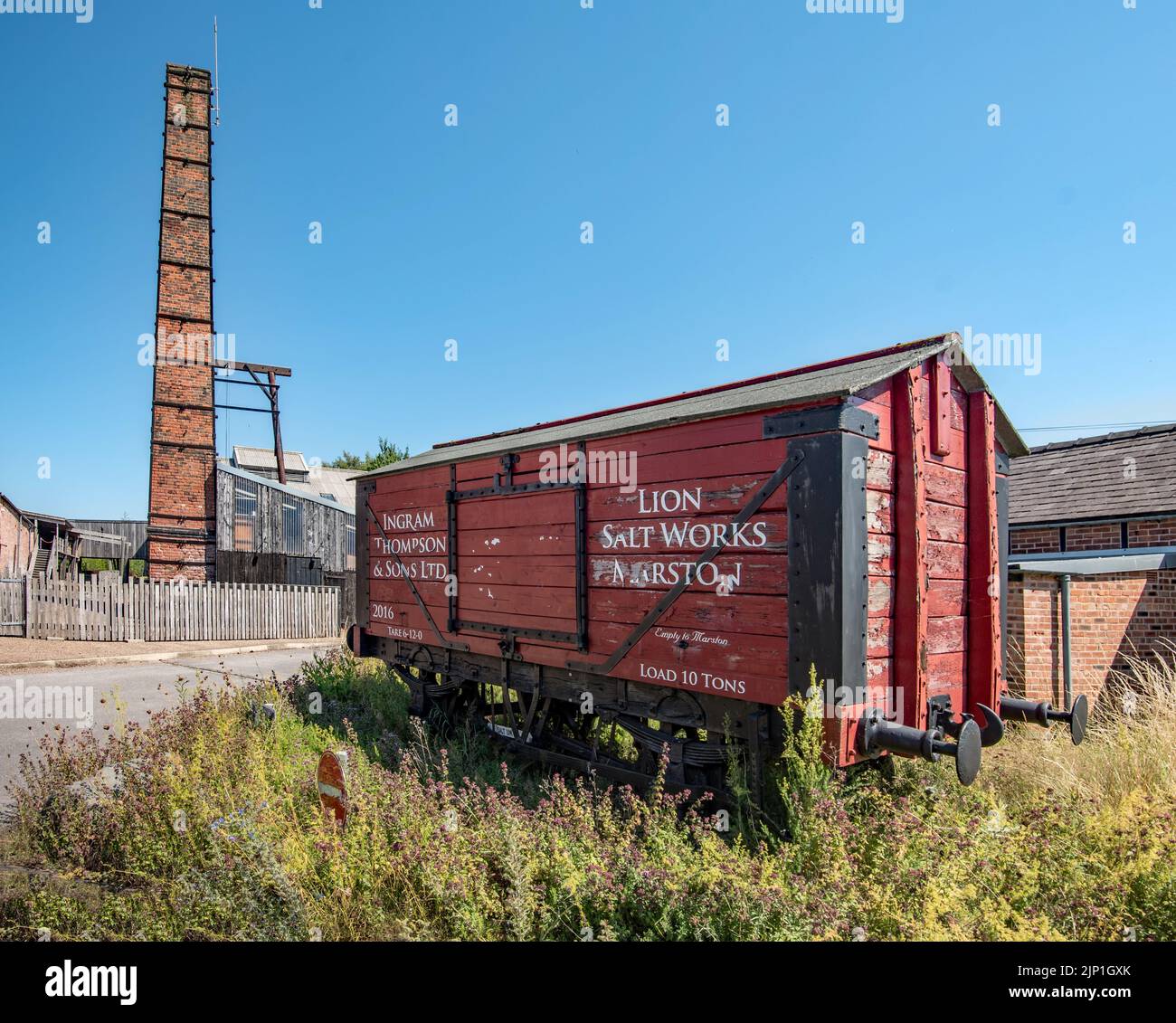 2004 candidate on the bbcs restoration programme hi-res stock ...