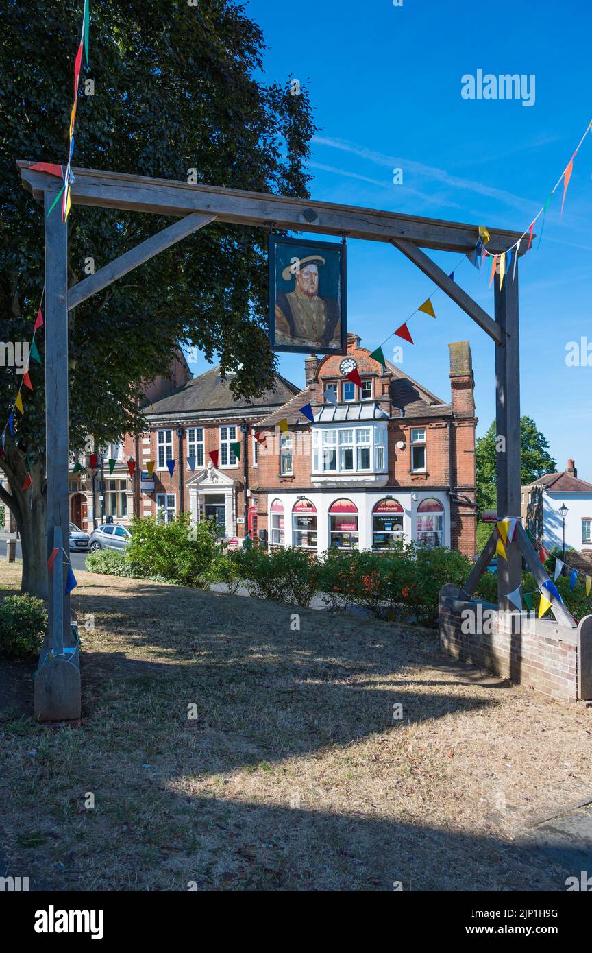 Kings Head Hotel Gantry with sign depicting Henry VIII and ...