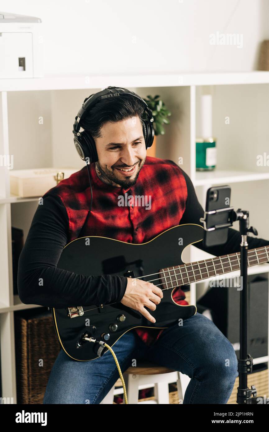 Bass bassist musician hi-res stock photography and images - Alamy