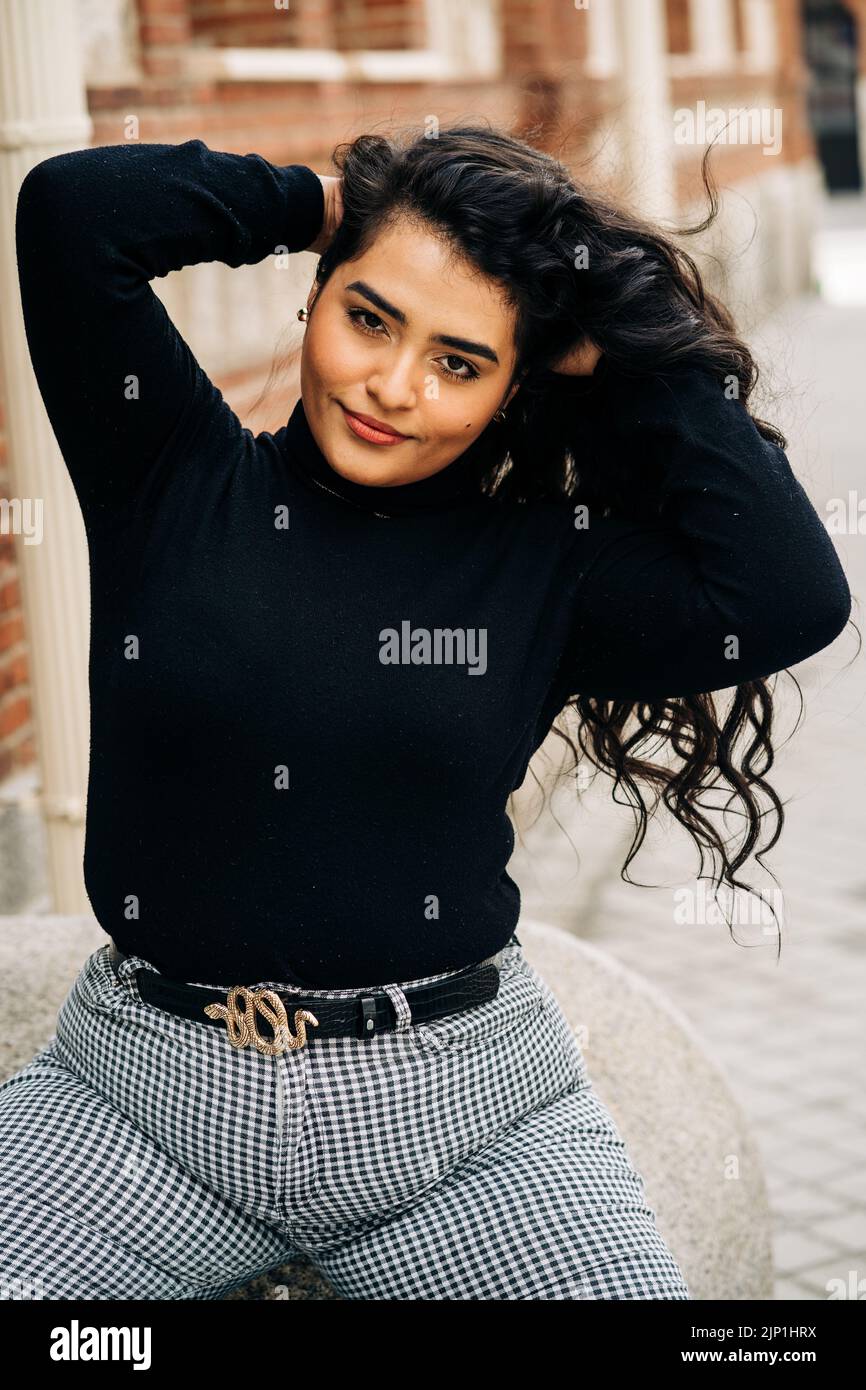 smiling, fashion, body-positivity, plus-size-model, mehrgewichtig ...