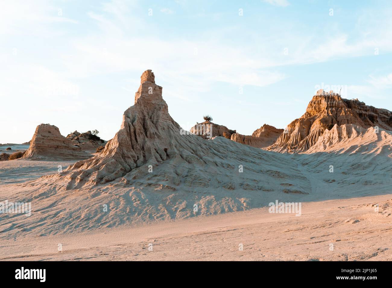 Desert land forms of outback desert in Australia Stock Photo - Alamy