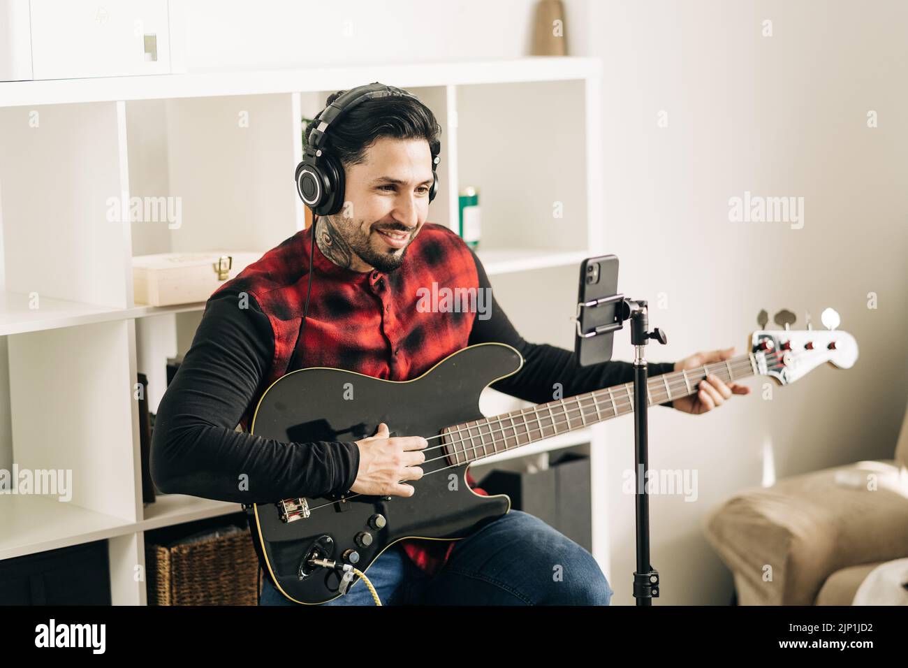 Recording with phones hi-res stock photography and images - Alamy