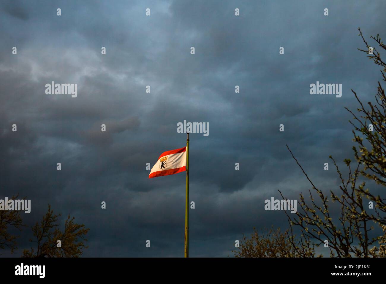 Berlin flag hi-res stock photography and images - Alamy