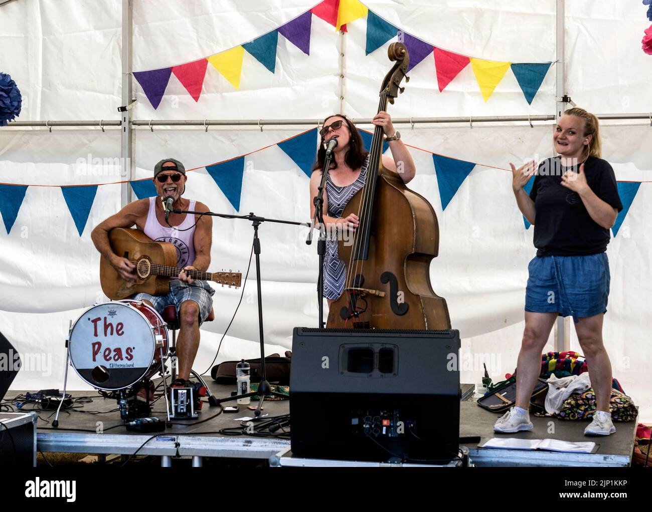 The Peas band playing with a girl signing the lyrics for the deaf, Art ...