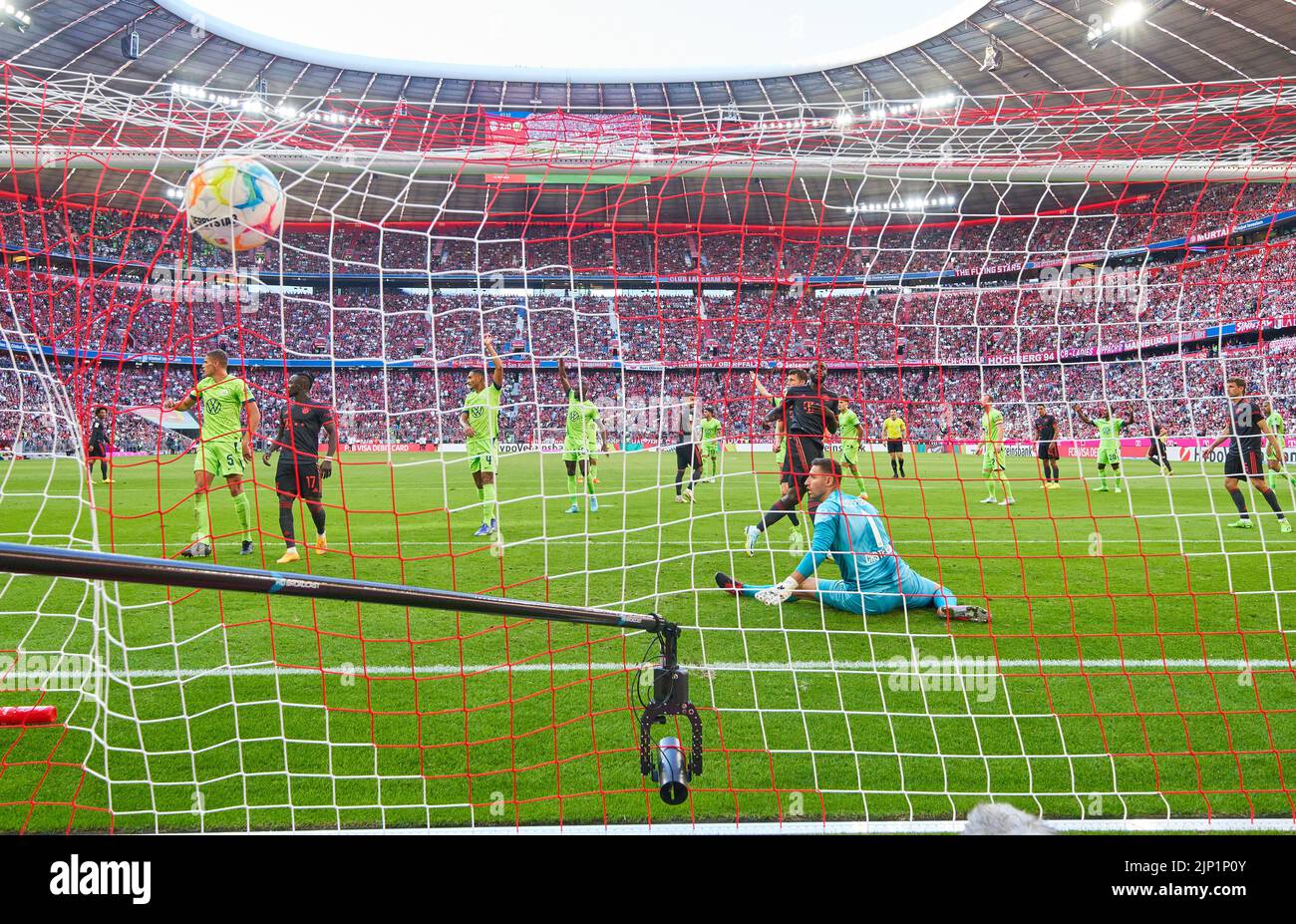Munich, Germany. 14th August, 2022. Dayot Upamecano , FCB 2 offside ...